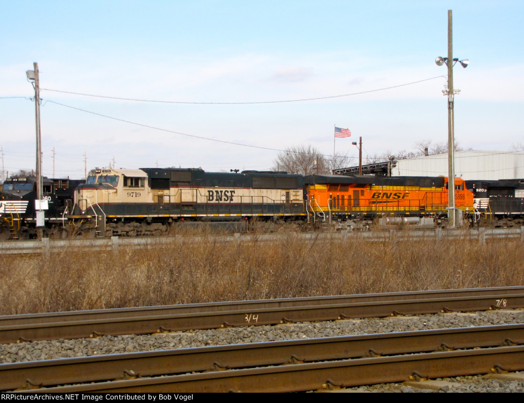 BNSF 9719 and 589: